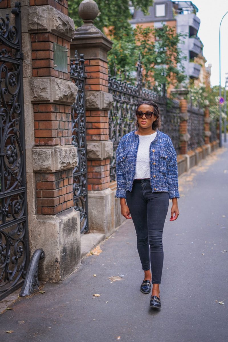 blue boucle jacket: what to wear on a chilly summer night - Meet Miri